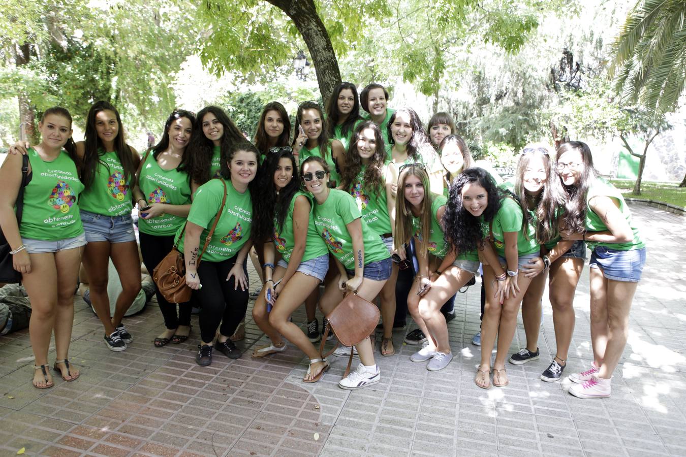 Las novatadas invaden el paseo de Cánovas y la Plaza Mayor | Hoy