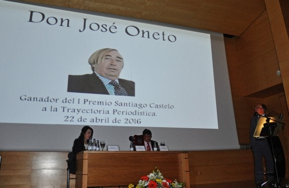 El periodista José Oneto gana el I Premio Santiago Castelo | Hoy